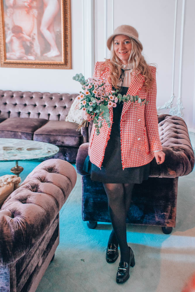 10 ”Emily in Paris-inspirerade” outfits att packa ner i resväskan ...